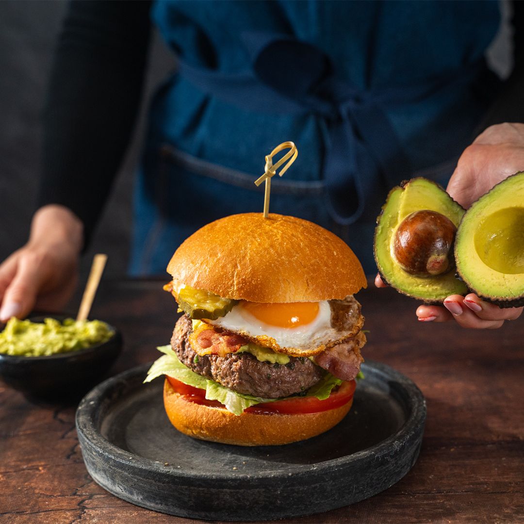 Barbecue deluxe venison burger - New Zealand Avocado